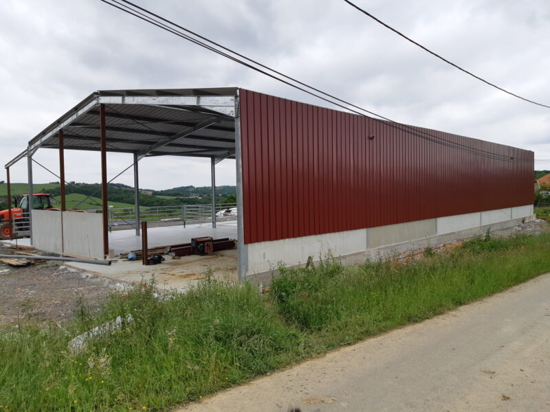 Hangars en kit galvanisés sur-mesure pour vos besoins de stockage