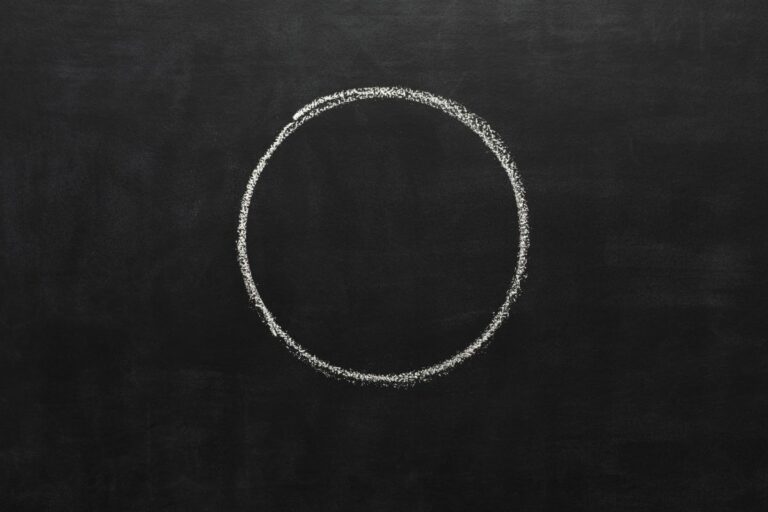 Retrouver facilement le milieu d'un cercle : mode d'emploi