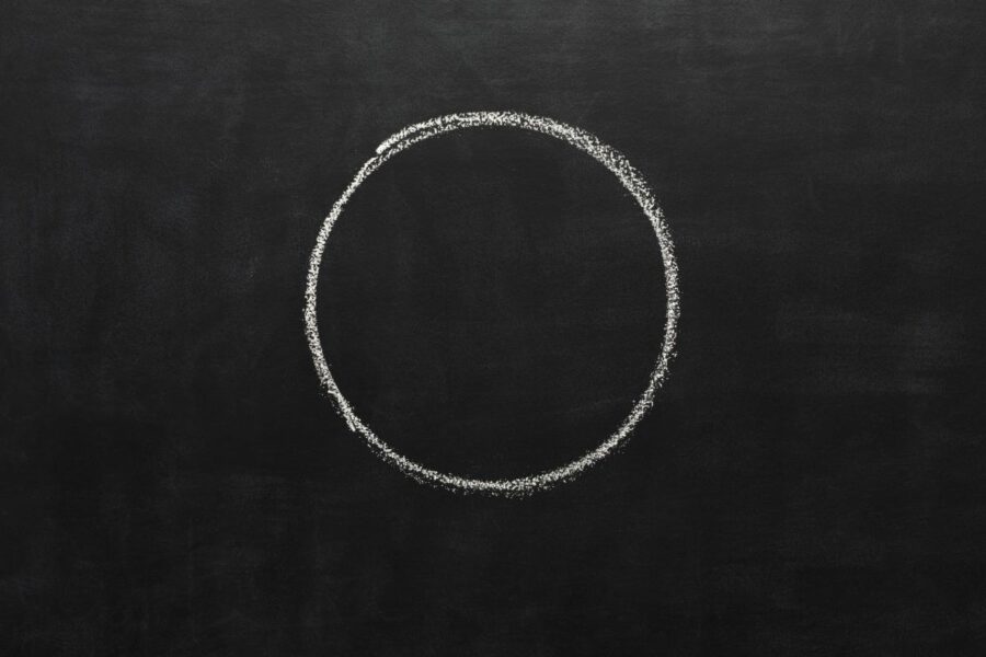Retrouver facilement le milieu d'un cercle : mode d'emploi